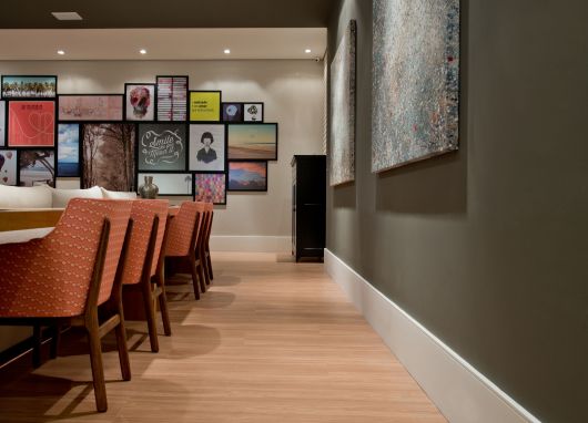 Rodapé Alto: Modelos, Materiais e Dicas de Como Decorar