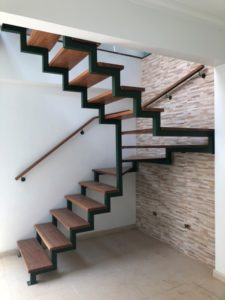 Escada em U: +50 Ideias Lindíssimas e Vantagens!【2025】